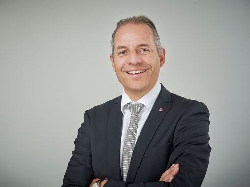 Helvetia-Chef Philipp Gmür kündigt Rücktritt an - VersicherungsJournal ...