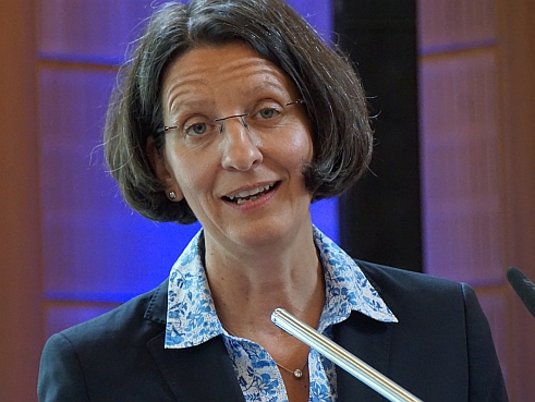 Gerade Frauen können bei Riester punkten - VersicherungsJournal Deutschland